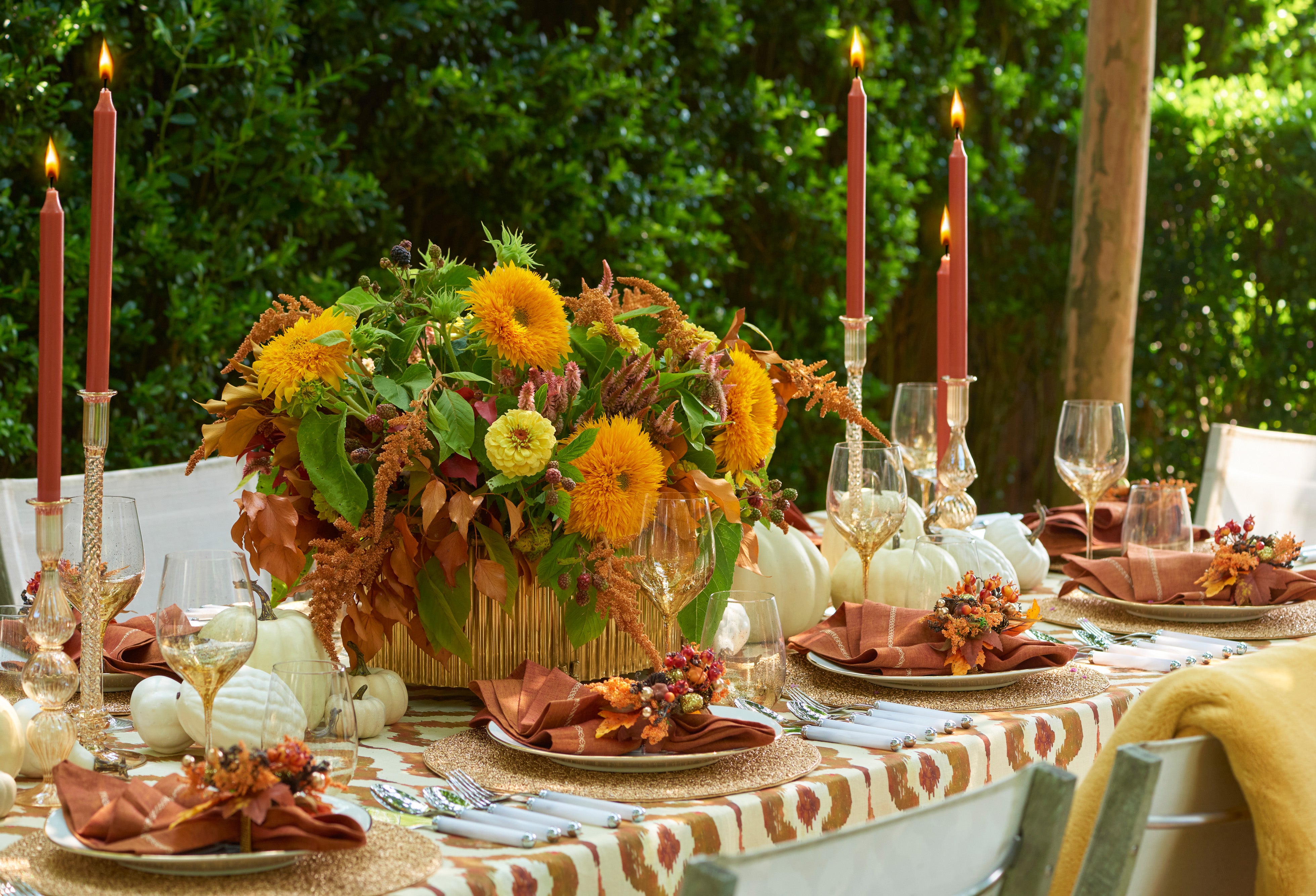 Transform Your Thanksgiving Table with Luxurious Tablecloths and Napki
